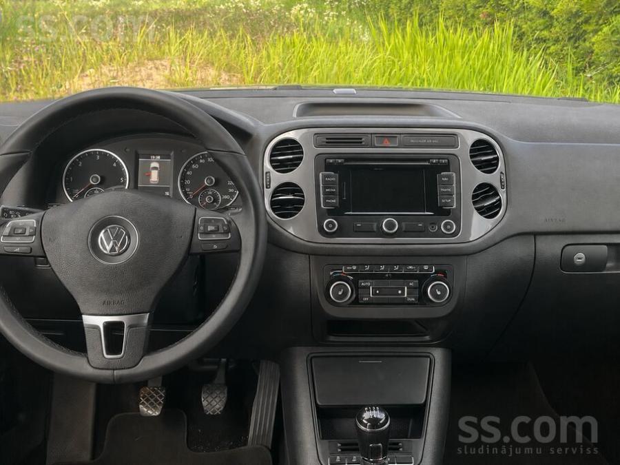 Black Volkswagen Tiguan 2012 in Riga, with an engine capacity of 2.00 L and mileage of 280 thousand km for 9200 €, photo 7 on AUTOMOTO.COM.LV