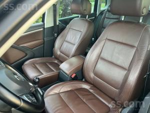 Black Volkswagen Tiguan 2012 in Riga, with an engine capacity of 2.00 L and mileage of 280 thousand km for 9200 €, photo 8 on AUTOMOTO.COM.LV
