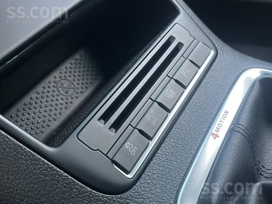 Black Volkswagen Tiguan 2012 in Riga, with an engine capacity of 2.00 L and mileage of 280 thousand km for 9200 €, photo 9 on AUTOMOTO.COM.LV