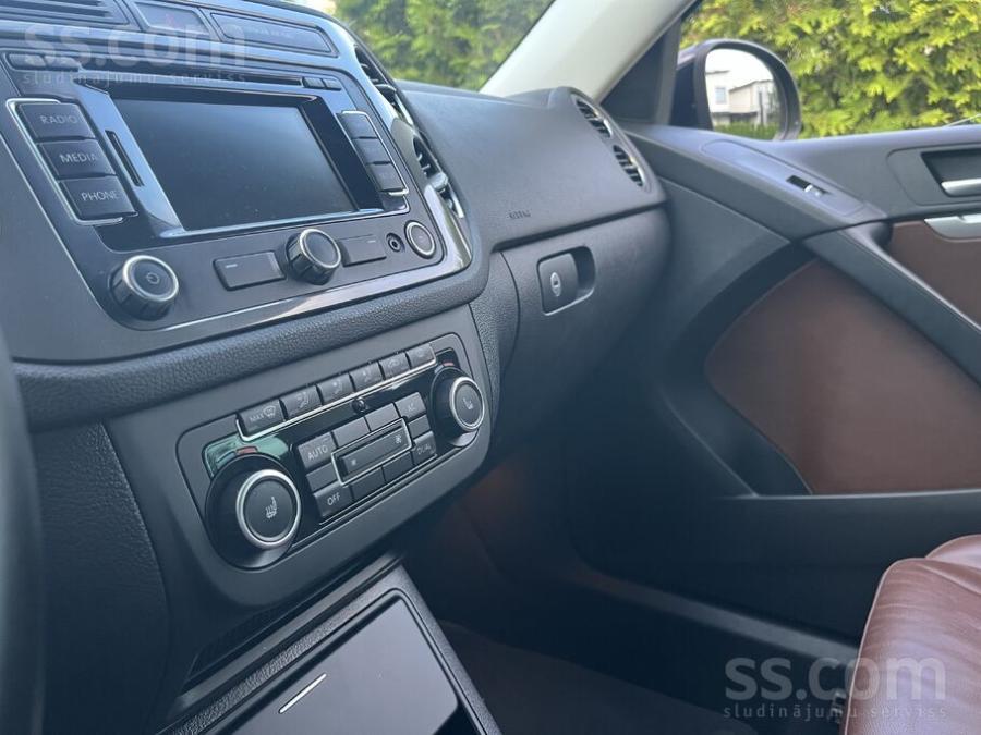 Black Volkswagen Tiguan 2012 in Riga, with an engine capacity of 2.00 L and mileage of 280 thousand km for 9200 €, photo 11 on AUTOMOTO.COM.LV