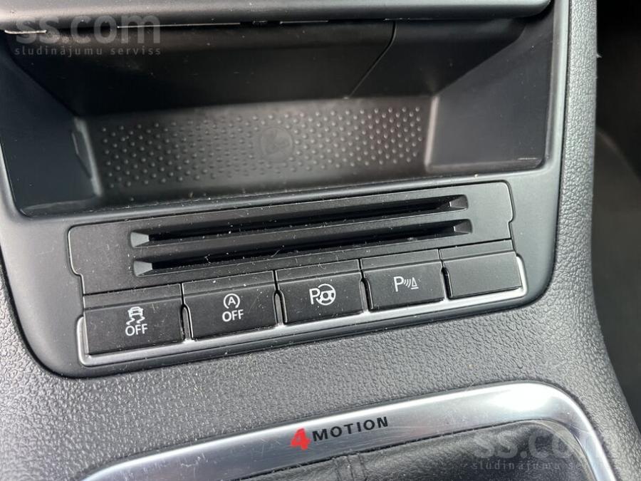 Black Volkswagen Tiguan 2012 in Riga, with an engine capacity of 2.00 L and mileage of 280 thousand km for 9200 €, photo 12 on AUTOMOTO.COM.LV