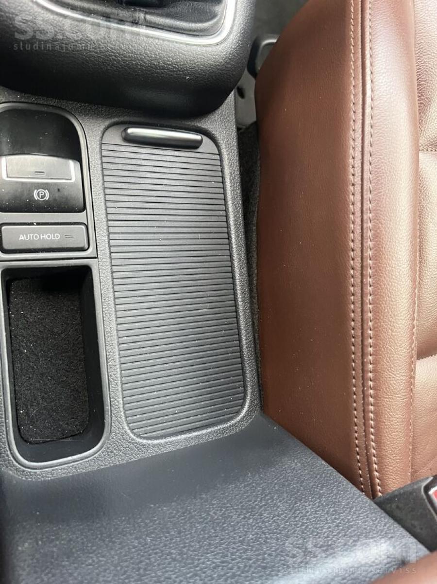 Black Volkswagen Tiguan 2012 in Riga, with an engine capacity of 2.00 L and mileage of 280 thousand km for 9200 €, photo 13 on AUTOMOTO.COM.LV