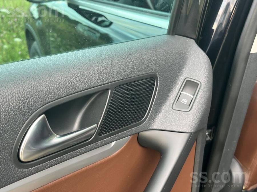 Black Volkswagen Tiguan 2012 in Riga, with an engine capacity of 2.00 L and mileage of 280 thousand km for 9200 €, photo 18 on AUTOMOTO.COM.LV