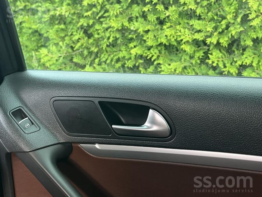 Black Volkswagen Tiguan 2012 in Riga, with an engine capacity of 2.00 L and mileage of 280 thousand km for 9200 €, photo 19 on AUTOMOTO.COM.LV