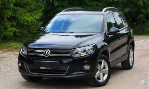 Black Volkswagen Tiguan 2012 in Kretinga, with an engine capacity of 1.97 L and mileage of 264 thousand km for 7999 €, photo  on AUTOMOTO.COM.LV