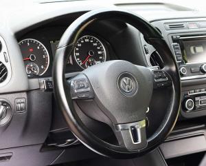 Black Volkswagen Tiguan 2012 in Kretinga, with an engine capacity of 1.97 L and mileage of 264 thousand km for 7999 €, photo 18 on AUTOMOTO.COM.LV