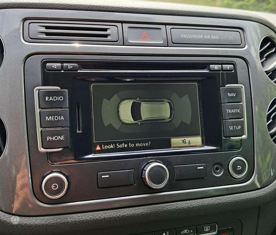 Black Volkswagen Tiguan 2012 in Kretinga, with an engine capacity of 1.97 L and mileage of 264 thousand km for 7999 €, photo 26 on AUTOMOTO.COM.LV