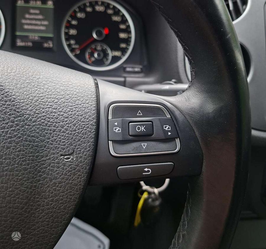 Black Volkswagen Tiguan 2012 in Kretinga, with an engine capacity of 1.97 L and mileage of 264 thousand km for 7999 €, photo 28 on AUTOMOTO.COM.LV
