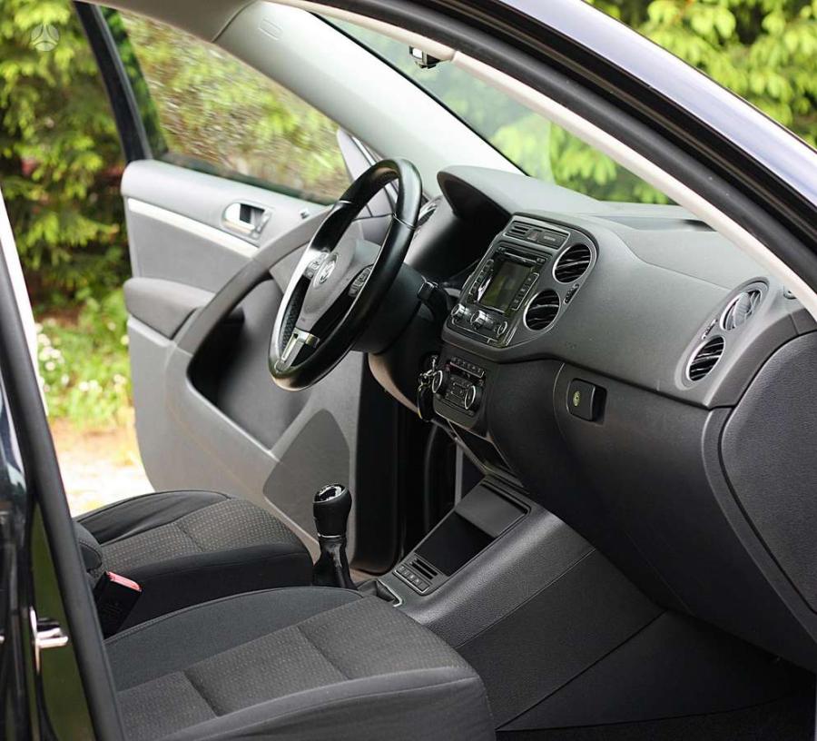 Black Volkswagen Tiguan 2012 in Kretinga, with an engine capacity of 1.97 L and mileage of 264 thousand km for 7999 €, photo 30 on AUTOMOTO.COM.LV