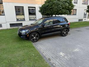 Black Volkswagen Tiguan 2012 in Vilnius, with an engine capacity of 2.00 L and mileage of 238 thousand km for 7300 €, photo 7 on AUTOMOTO.COM.LV