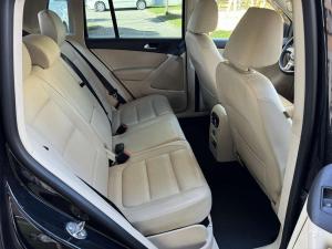 Black Volkswagen Tiguan 2012 in Vilnius, with an engine capacity of 2.00 L and mileage of 238 thousand km for 7300 €, photo 10 on AUTOMOTO.COM.LV