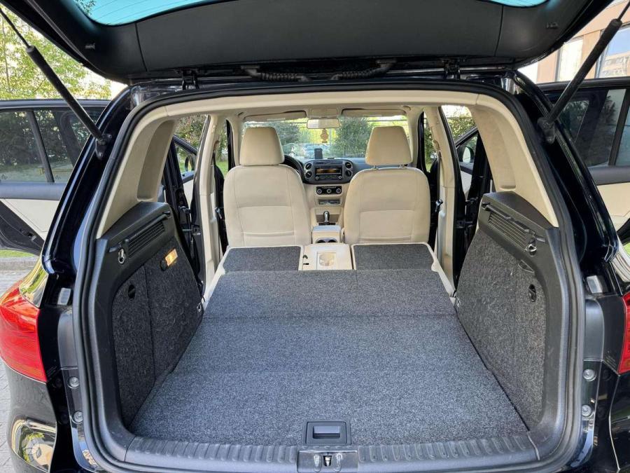 Black Volkswagen Tiguan 2012 in Vilnius, with an engine capacity of 2.00 L and mileage of 238 thousand km for 7300 €, photo 11 on AUTOMOTO.COM.LV
