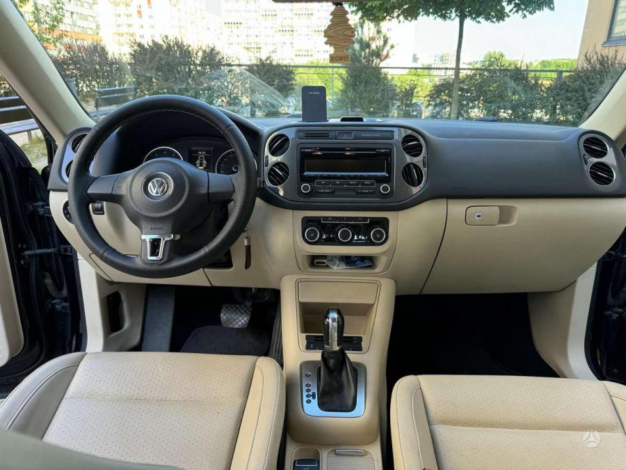 Black Volkswagen Tiguan 2012 in Vilnius, with an engine capacity of 2.00 L and mileage of 238 thousand km for 7300 €, photo 12 on AUTOMOTO.COM.LV