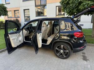 Black Volkswagen Tiguan 2012 in Vilnius, with an engine capacity of 2.00 L and mileage of 238 thousand km for 7300 €, photo 14 on AUTOMOTO.COM.LV