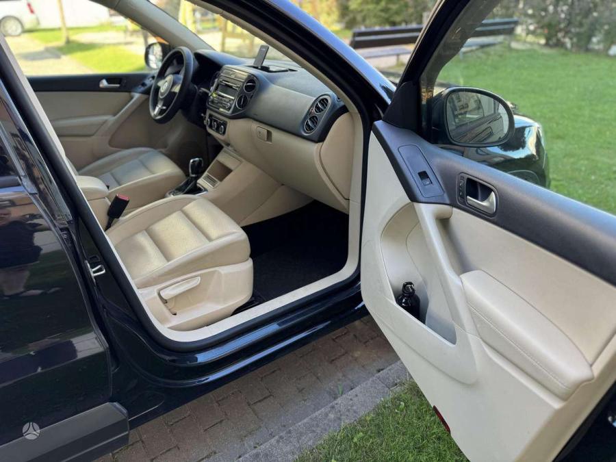 Black Volkswagen Tiguan 2012 in Vilnius, with an engine capacity of 2.00 L and mileage of 238 thousand km for 7300 €, photo 16 on AUTOMOTO.COM.LV
