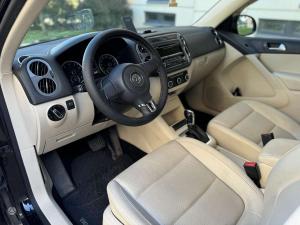 Black Volkswagen Tiguan 2012 in Vilnius, with an engine capacity of 2.00 L and mileage of 238 thousand km for 7300 €, photo 23 on AUTOMOTO.COM.LV