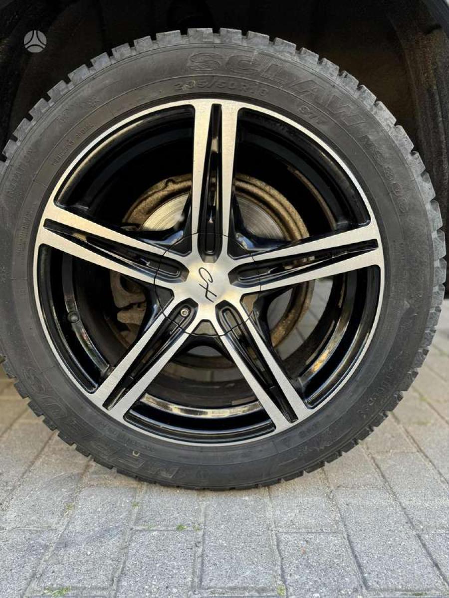 Black Volkswagen Tiguan 2012 in Vilnius, with an engine capacity of 2.00 L and mileage of 238 thousand km for 7300 €, photo 24 on AUTOMOTO.COM.LV