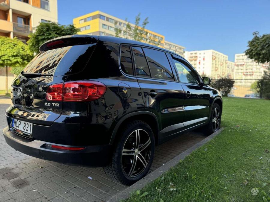 Black Volkswagen Tiguan 2012 in Vilnius, with an engine capacity of 2.00 L and mileage of 238 thousand km for 7300 €, photo 28 on AUTOMOTO.COM.LV