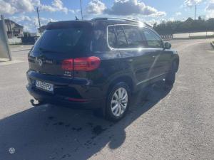 Melns Volkswagen Tiguan 2012 Tauragė, ar dzinēja tilpumu 2.00 L un nobraukumu 152 tūkst. km par 7400 €, foto 4 vietnē AUTOMOTO.COM.LV