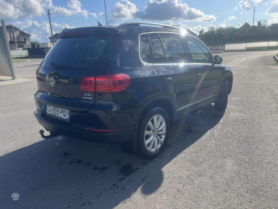 Melns Volkswagen Tiguan 2012 Tauragė, ar dzinēja tilpumu 2.00 L un nobraukumu 152 tūkst. km par 7400 €, foto 4 vietnē AUTOMOTO.COM.LV