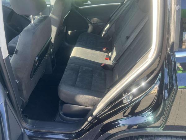 Black Volkswagen Tiguan 2012 in Taurage, with an engine capacity of 2.00 L and mileage of 152 thousand km for 7400 €, photo 6 on AUTOMOTO.COM.LV