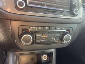 Melns Volkswagen Tiguan 2012 Tauragė, ar dzinēja tilpumu 2.00 L un nobraukumu 152 tūkst. km par 7400 €, foto 9 vietnē AUTOMOTO.COM.LV