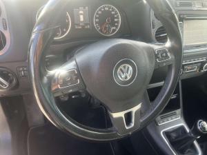 Melns Volkswagen Tiguan 2012 Tauragė, ar dzinēja tilpumu 2.00 L un nobraukumu 152 tūkst. km par 7400 €, foto 12 vietnē AUTOMOTO.COM.LV