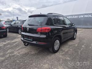 Melns Volkswagen Tiguan 2012 Cēsis, ar dzinēja tilpumu 2.00 L un nobraukumu 211 tūkst. km par 7800 €, foto 4 vietnē AUTOMOTO.COM.LV