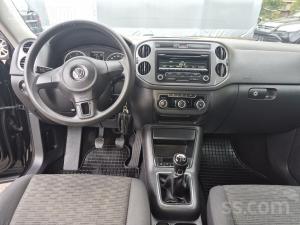 Melns Volkswagen Tiguan 2012 Cēsis, ar dzinēja tilpumu 2.00 L un nobraukumu 211 tūkst. km par 7800 €, foto 6 vietnē AUTOMOTO.COM.LV