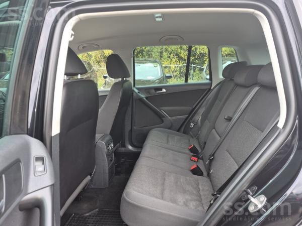 Volkswagen Tiguan 2012 in Cesis on AUTOMOTO.COM.LV Black Volkswagen Tiguan 2012 in Cesis, with an engine capacity of 2.00 L and mileage of 211 thousand km for 7800 €, photo 8 on AUTOMOTO.COM.LV