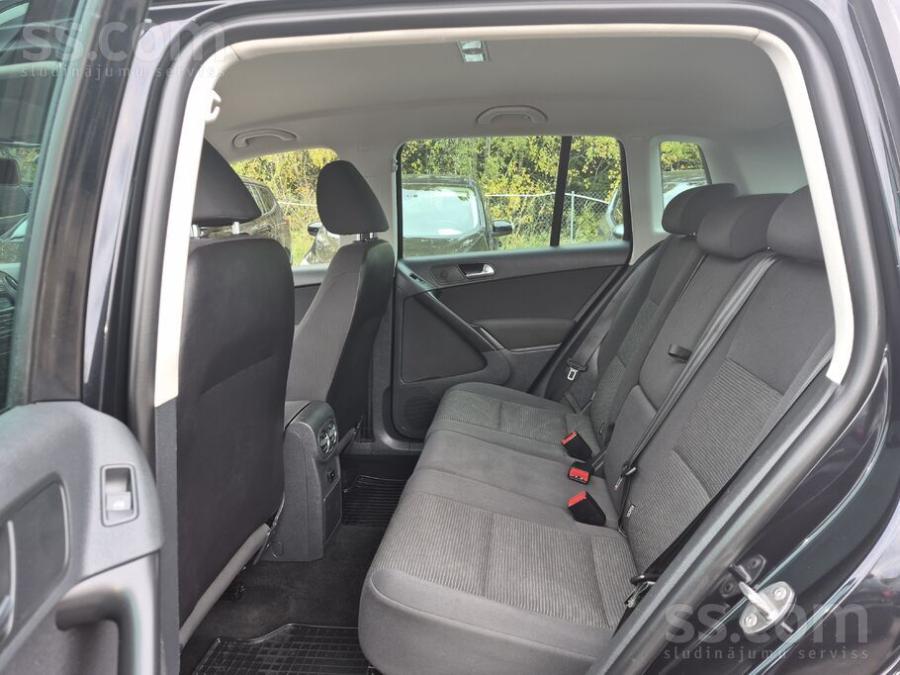 Melns Volkswagen Tiguan 2012 Cēsis, ar dzinēja tilpumu 2.00 L un nobraukumu 211 tūkst. km par 7800 €, foto 8 vietnē AUTOMOTO.COM.LV