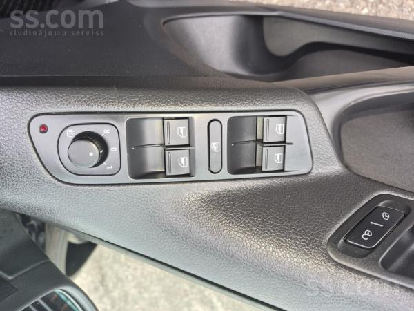 Volkswagen Tiguan 2012 in Cesis on AUTOMOTO.COM.LV Black Volkswagen Tiguan 2012 in Cesis, with an engine capacity of 2.00 L and mileage of 211 thousand km for 7800 €, photo 9 on AUTOMOTO.COM.LV