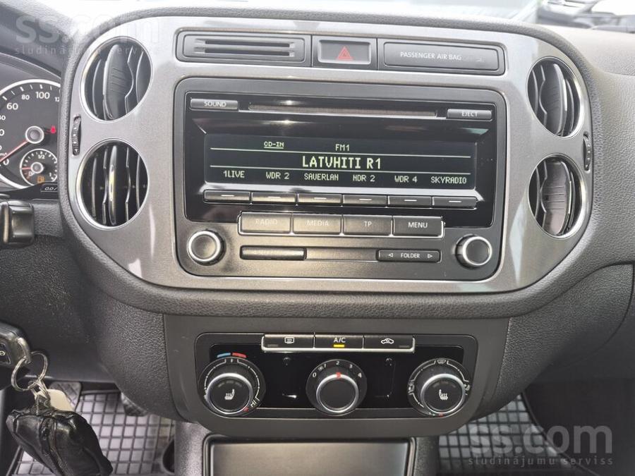 Melns Volkswagen Tiguan 2012 Cēsis, ar dzinēja tilpumu 2.00 L un nobraukumu 211 tūkst. km par 7800 €, foto 10 vietnē AUTOMOTO.COM.LV