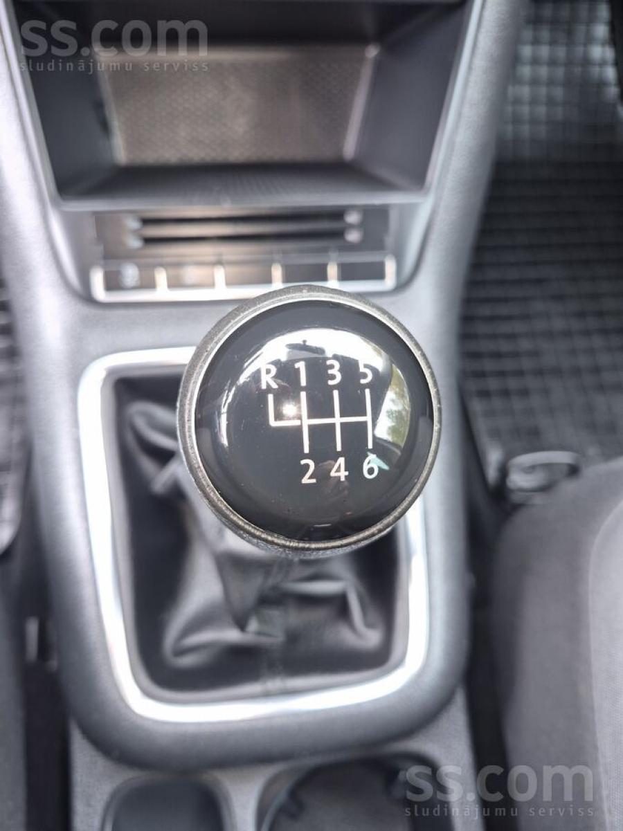 Melns Volkswagen Tiguan 2012 Cēsis, ar dzinēja tilpumu 2.00 L un nobraukumu 211 tūkst. km par 7800 €, foto 14 vietnē AUTOMOTO.COM.LV