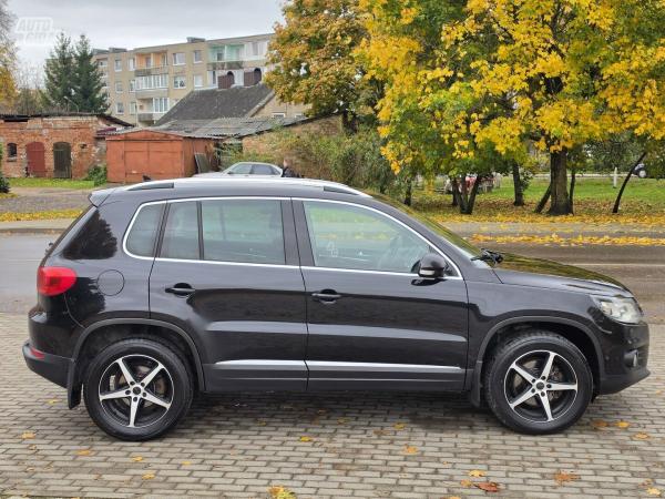 Black Volkswagen Tiguan 2012 in Silute, with an engine capacity of 2.00 L and mileage of 280 thousand km for 7300 €, photo 3 on AUTOMOTO.COM.LV