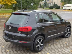 Black Volkswagen Tiguan 2012 in Silute, with an engine capacity of 2.00 L and mileage of 280 thousand km for 7300 €, photo 4 on AUTOMOTO.COM.LV