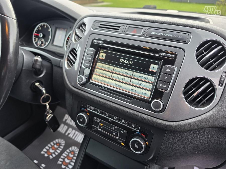 Black Volkswagen Tiguan 2012 in Silute, with an engine capacity of 2.00 L and mileage of 280 thousand km for 7300 €, photo 14 on AUTOMOTO.COM.LV