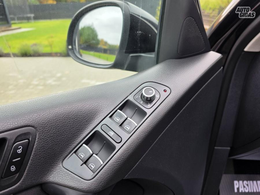 Black Volkswagen Tiguan 2012 in Silute, with an engine capacity of 2.00 L and mileage of 280 thousand km for 7300 €, photo 15 on AUTOMOTO.COM.LV