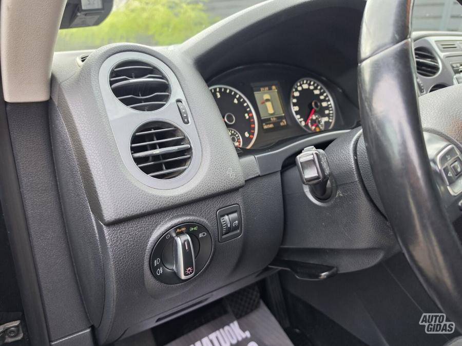 Black Volkswagen Tiguan 2012 in Silute, with an engine capacity of 2.00 L and mileage of 280 thousand km for 7300 €, photo 18 on AUTOMOTO.COM.LV