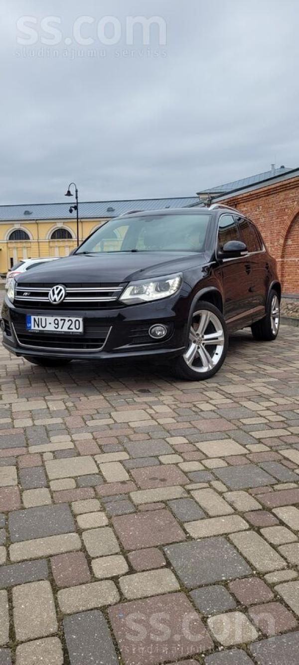 Black Volkswagen Tiguan 2013 in Daugavpils, with an engine capacity of 2.00 L and mileage of 195 thousand km for 11800 €, photo 1 on AUTOMOTO.COM.LV