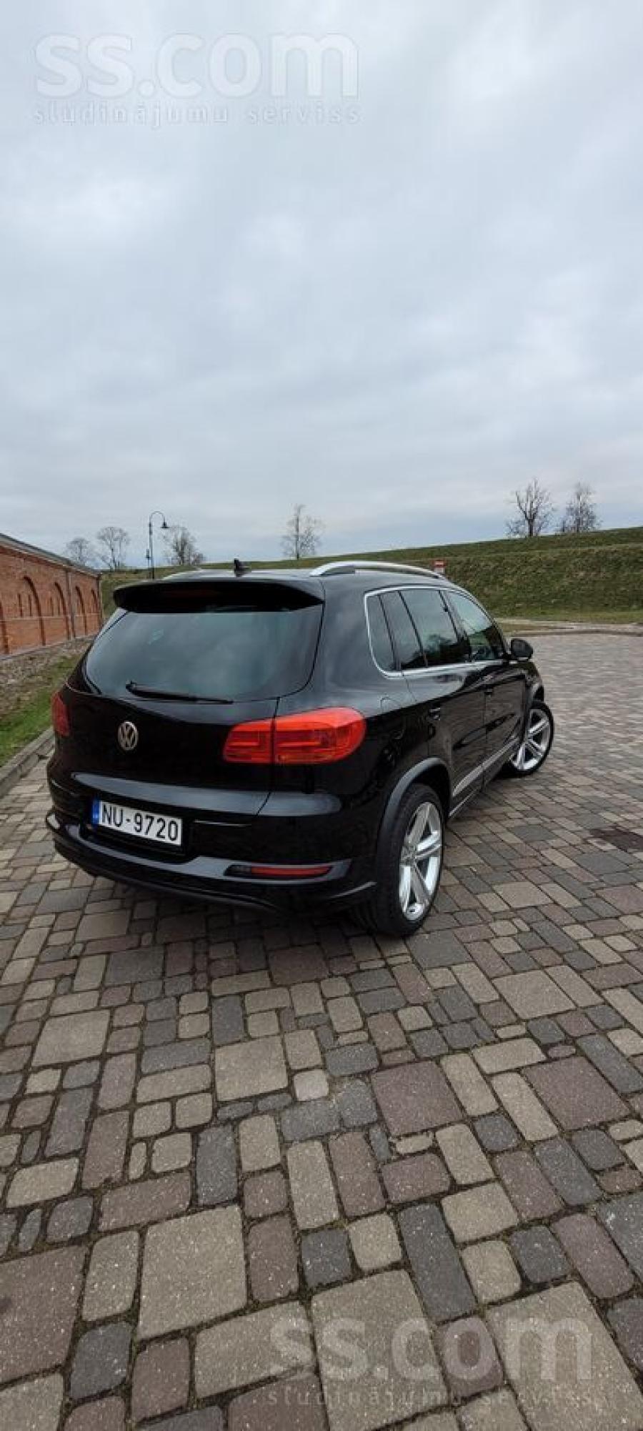 Black Volkswagen Tiguan 2013 in Daugavpils, with an engine capacity of 2.00 L and mileage of 195 thousand km for 11800 €, photo 2 on AUTOMOTO.COM.LV