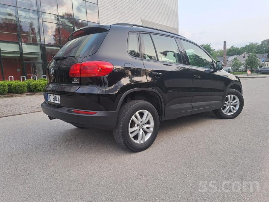 Melns Volkswagen Tiguan 2013 Rēzekne, ar dzinēja tilpumu 2.00 L un nobraukumu 226 tūkst. km par 25950 €, foto 8 vietnē AUTOMOTO.COM.LV
