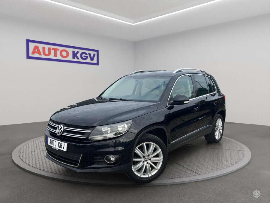 Black Volkswagen Tiguan 2013 in Kaunas, with an engine capacity of 2.00 L and mileage of 173 thousand km for 7999 €, photo 1 on AUTOMOTO.COM.LV