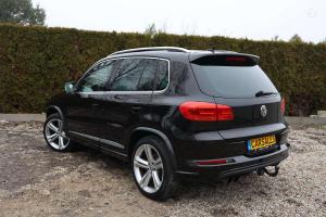 Black Volkswagen Tiguan 2013 in Alytus, with an engine capacity of 1.40 L and mileage of 267 thousand km for 7900 €, photo 3 on AUTOMOTO.COM.LV