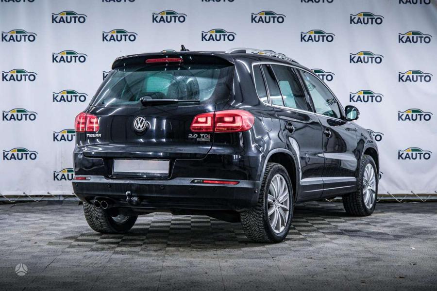 Melns Volkswagen Tiguan 2013 Kauņa, ar dzinēja tilpumu 2.00 L un nobraukumu 284 tūkst. km par 9890 €, foto 3 vietnē AUTOMOTO.COM.LV