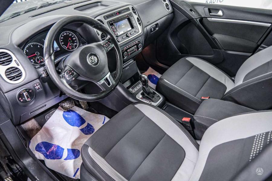 Melns Volkswagen Tiguan 2013 Kauņa, ar dzinēja tilpumu 2.00 L un nobraukumu 284 tūkst. km par 9890 €, foto 5 vietnē AUTOMOTO.COM.LV