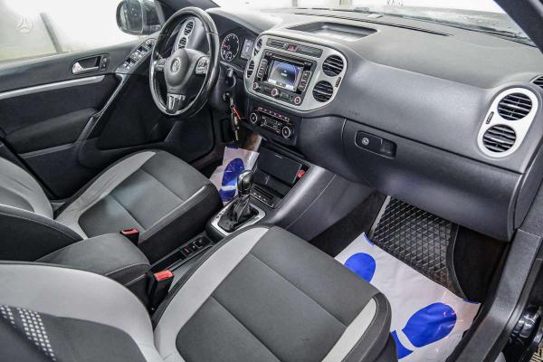 Black Volkswagen Tiguan 2013 in Kaunas, with an engine capacity of 2.00 L and mileage of 284 thousand km for 9890 €, photo 11 on AUTOMOTO.COM.LV