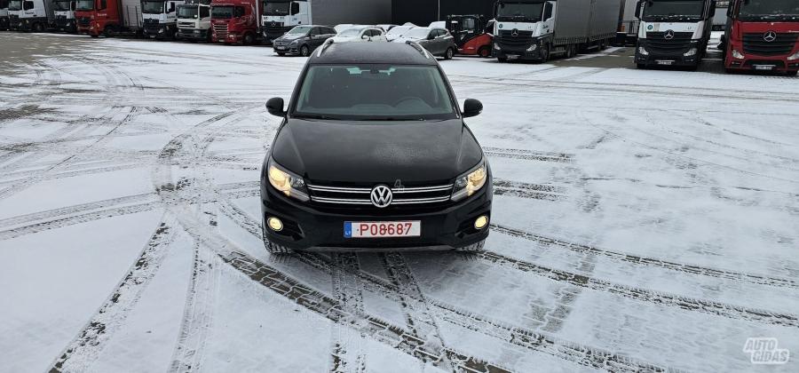 Black Volkswagen Tiguan 2013 in Kaunas, with an engine capacity of 2.00 L and mileage of 290 thousand km for 8650 €, photo 2 on AUTOMOTO.COM.LV