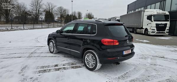 Black Volkswagen Tiguan 2013 in Kaunas, with an engine capacity of 2.00 L and mileage of 290 thousand km for 8650 €, photo 9 on AUTOMOTO.COM.LV