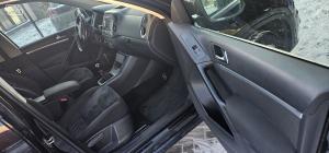 Black Volkswagen Tiguan 2013 in Kaunas, with an engine capacity of 2.00 L and mileage of 290 thousand km for 8650 €, photo 19 on AUTOMOTO.COM.LV